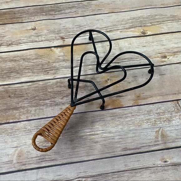 Vintage | Kitchen | Vintage Black Tan Heart Shaped Trivet | Poshmark